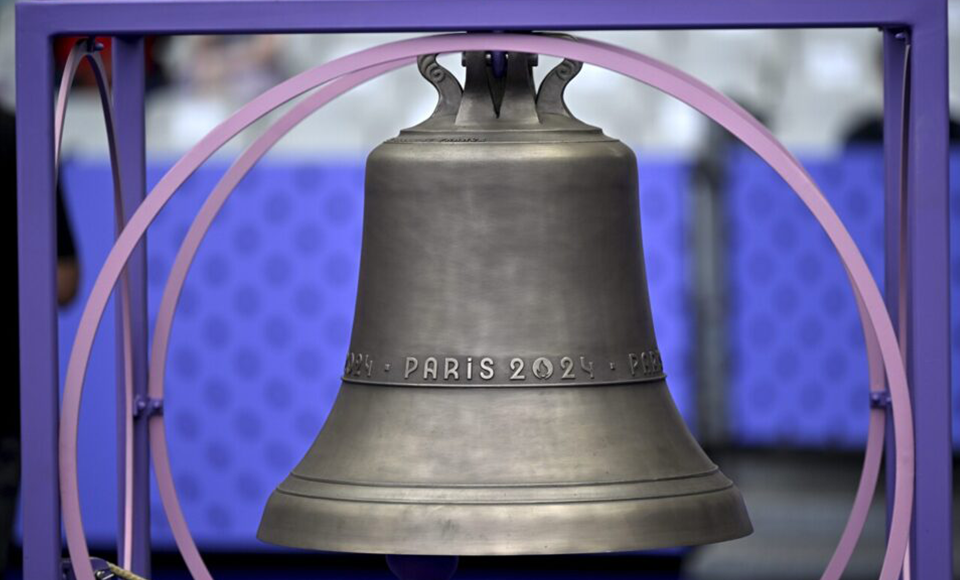 La cloche de Paris 2024 : du Stade de France à Notre-Dame